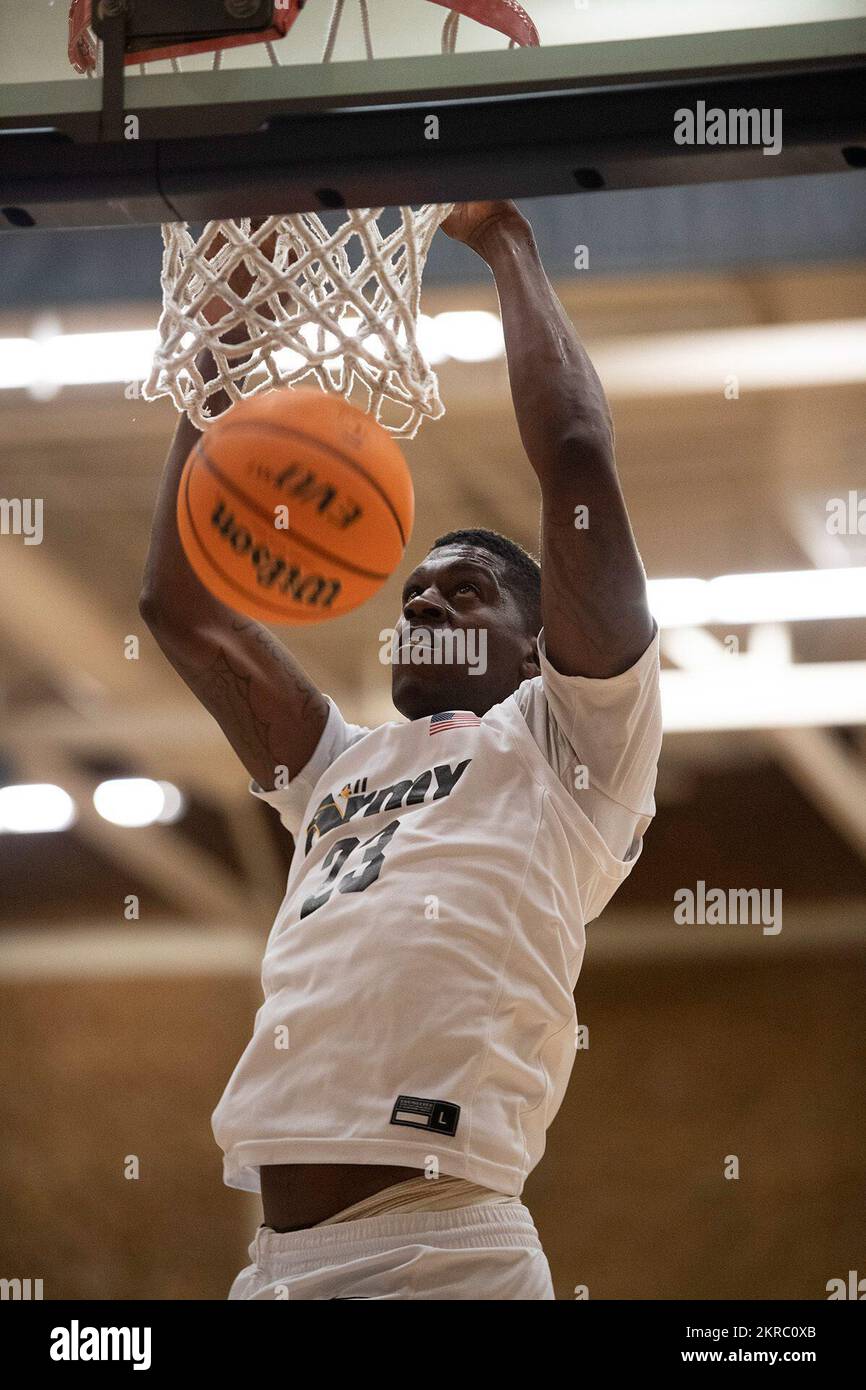Army 2nd Lt. Ronald Trapps dunks on the Marines during the men's ...