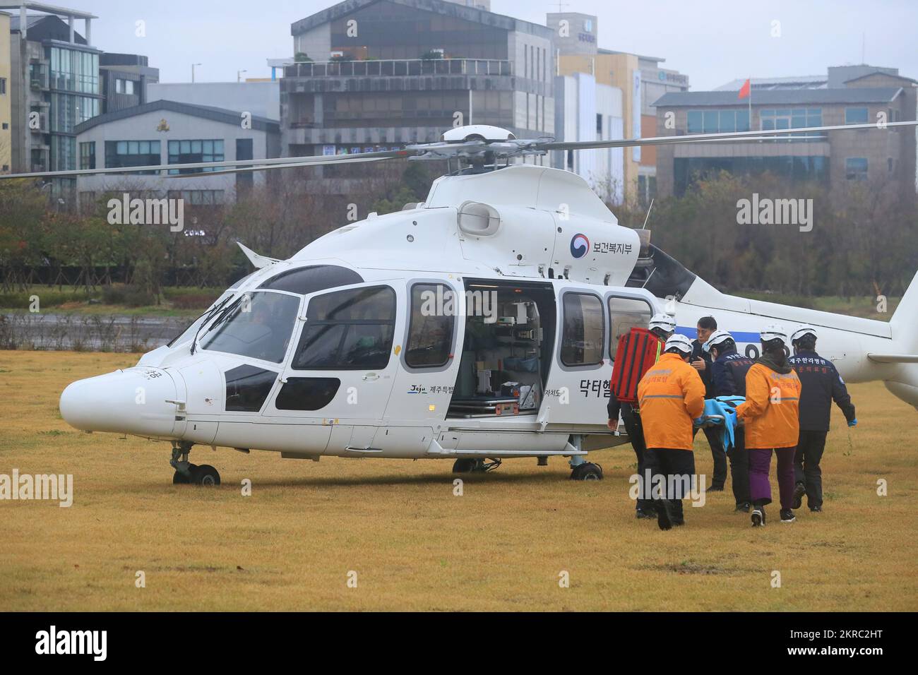 29th Nov, 2022. Doctor heli on Jeju Island A demonstration to transport ...
