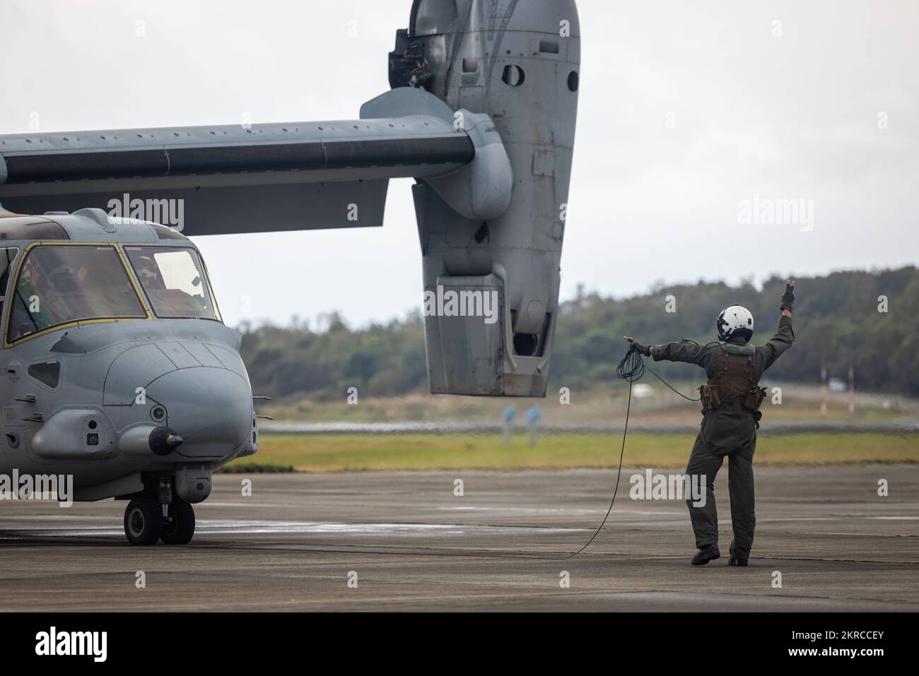 A U.S. Marine with Marine Medium Tiltrotor Squadron (VMM) 265 prepares ...