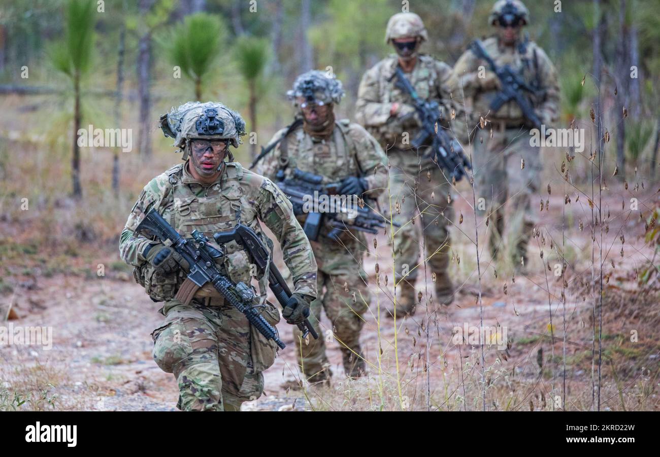 U.S. Army Paratroopers assigned to 2nd Battalion, 504th Parachute ...