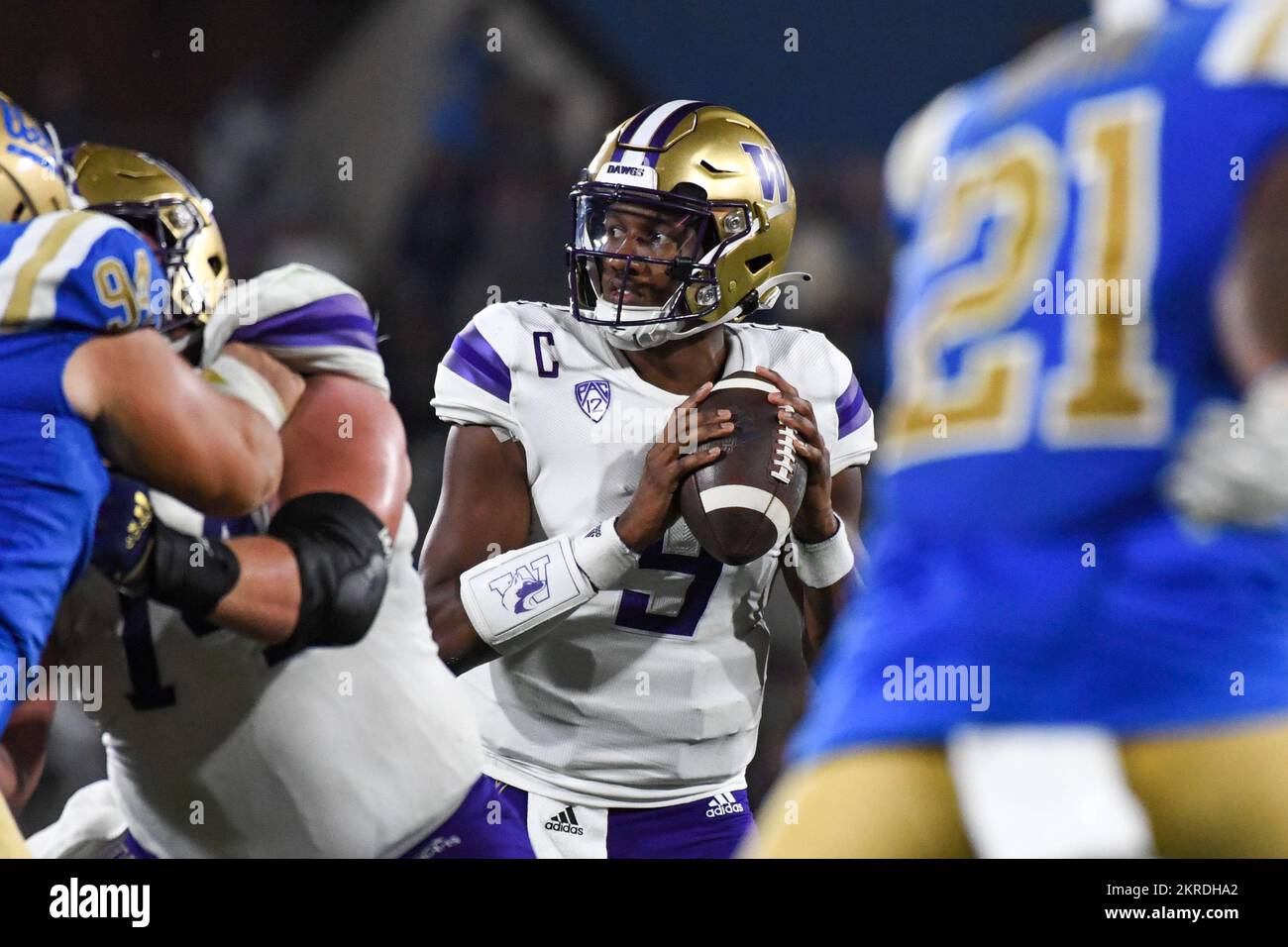 Washington Huskies quarterback Michael Penix Jr. (9) throws the ball ...
