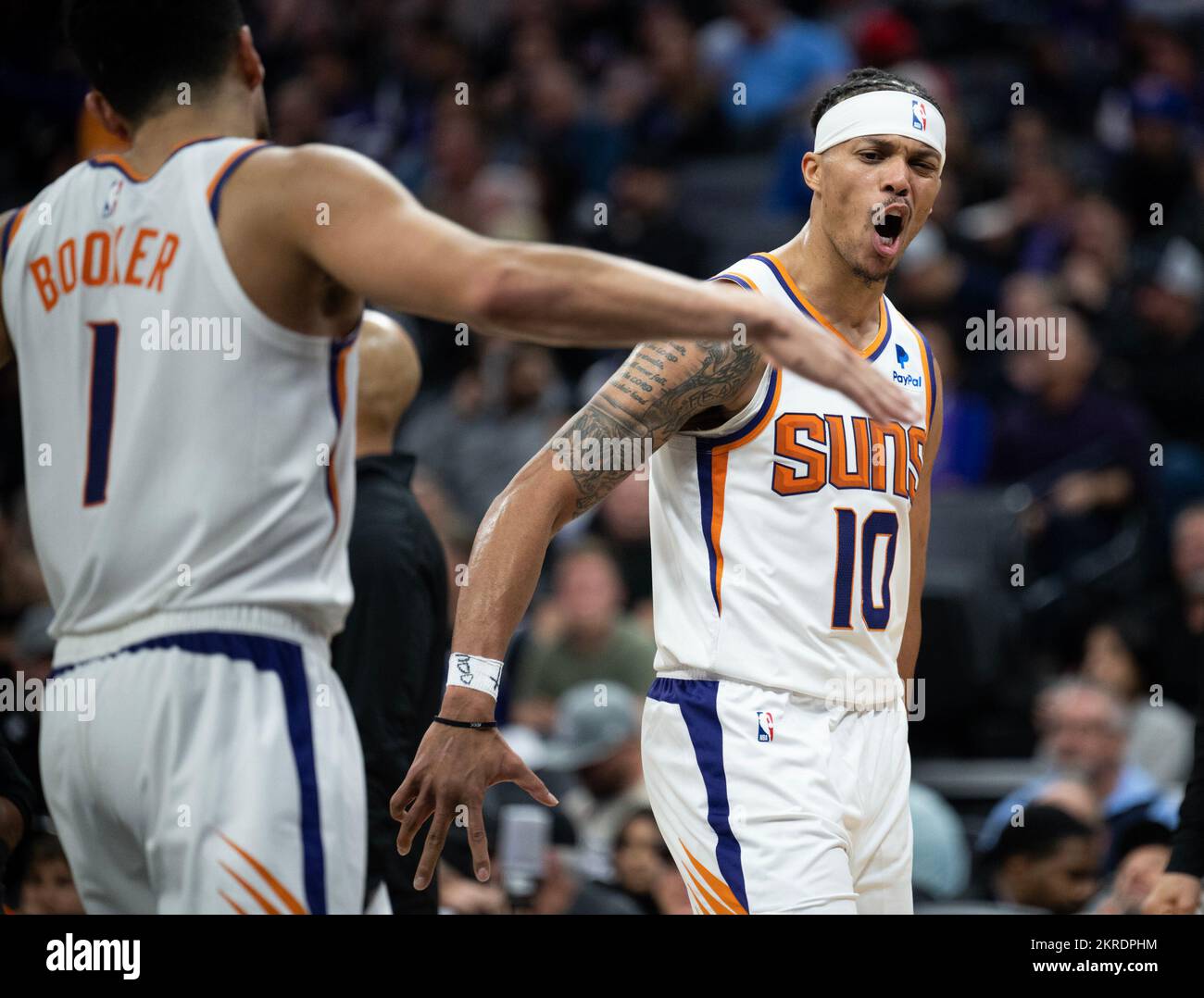 Sacramento, CA, USA. 28th Nov, 2022. Phoenix Suns guard Damion Lee (10) reacts with Phoenix Suns ...
