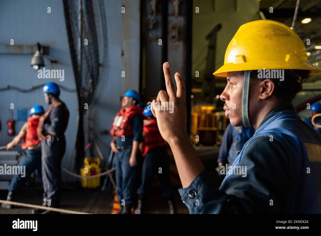 221115-N-BR419-1031 PHILIPPINE SEA (Nov. 15, 2022) Boatswain’s Mate 3rd ... 221115-N-BR419-1031 PHILIPPINE SEA (Nov. 15, 2022) Boatswain’s Mate 3rd ...
