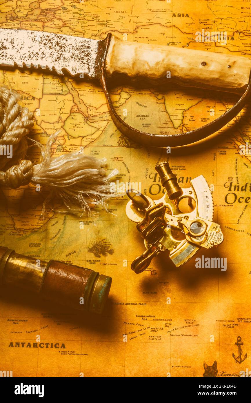 Old world map sextant hi-res stock photography and images - Alamy