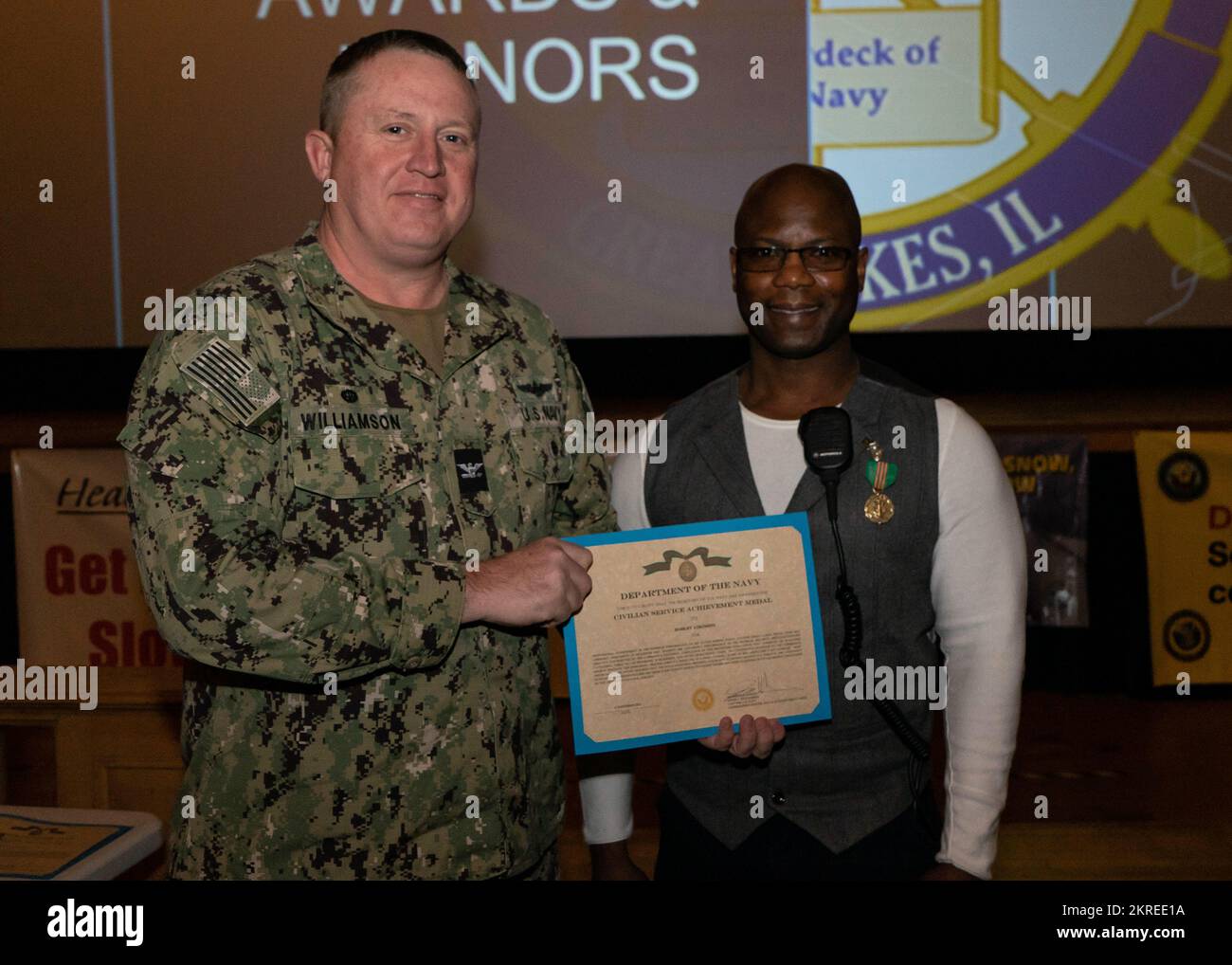 NORTH CHICAGO Il. (Nov. 15, 2022) Capt. Jason J. Williamson, commanding ...