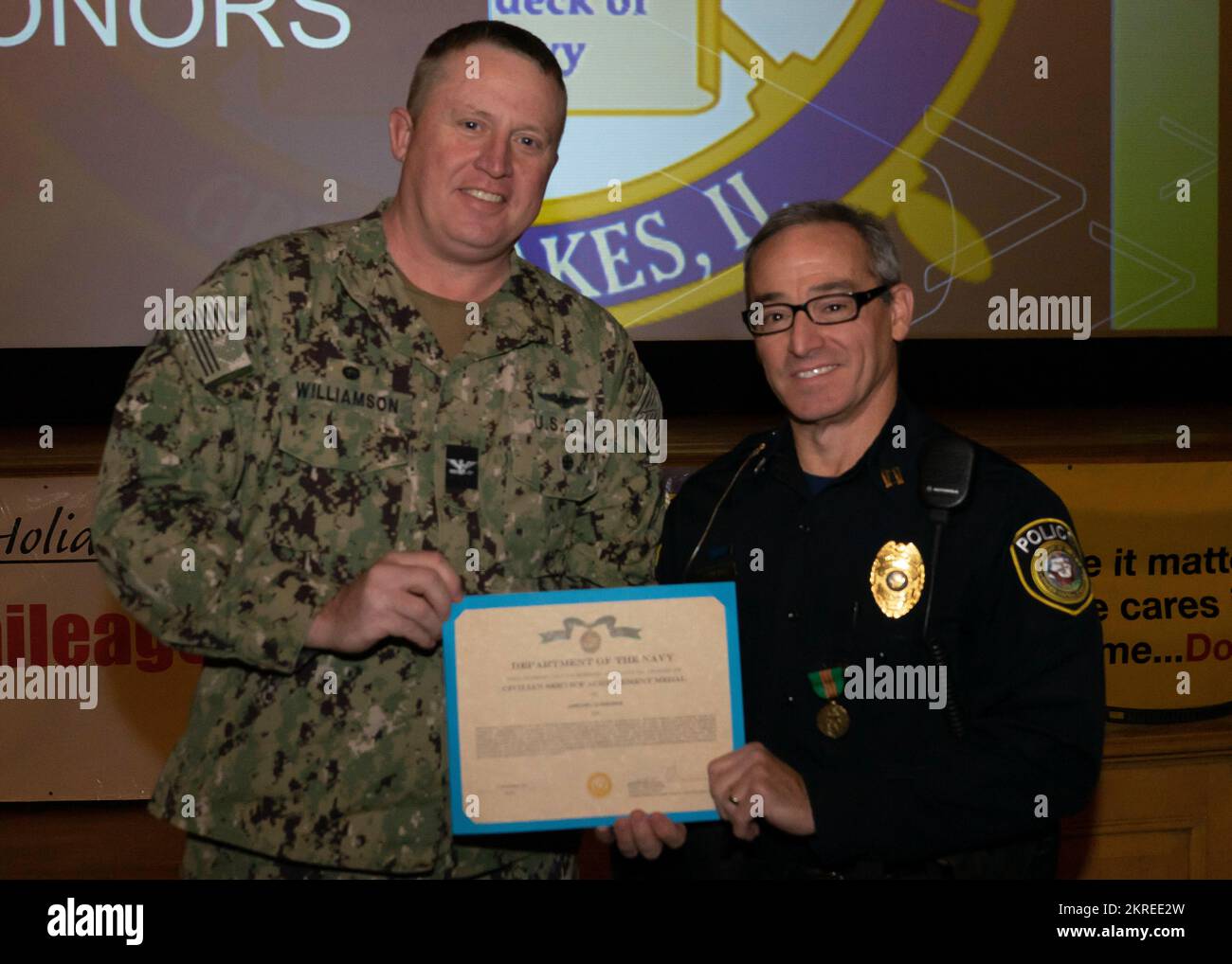 NORTH CHICAGO Il. (Nov. 15, 2022) Capt. Jason J. Williamson, commanding ...
