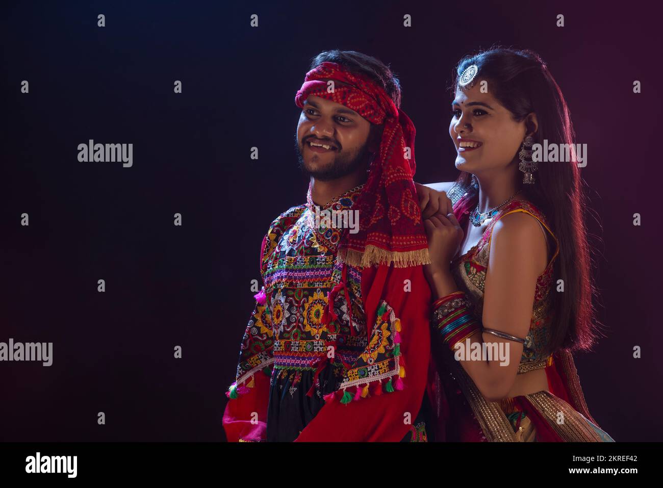 Couple garba dance hi-res stock photography and images - Alamy