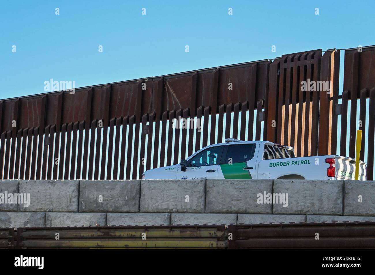 General overall view of a border patrol agent at the San Ysidro Border ...