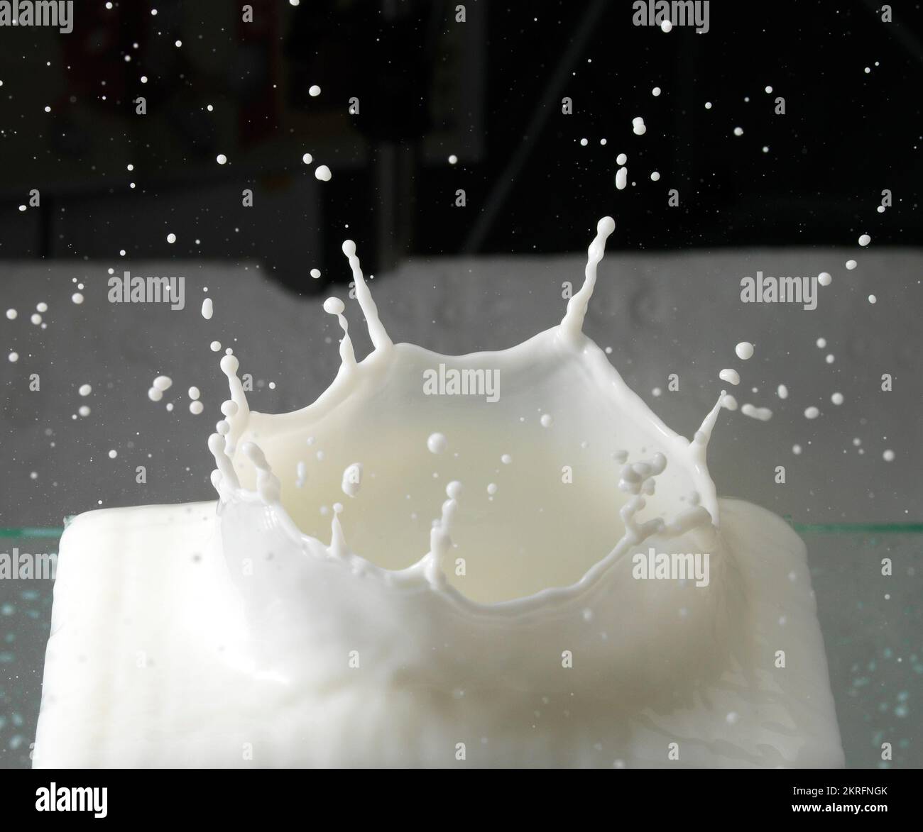 White milk splash hi-res stock photography and images - Alamy