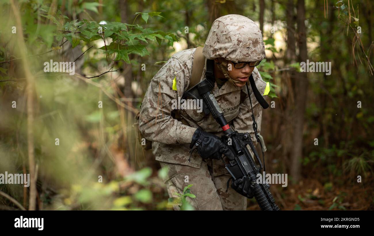 Recruits with Hotel Company, 2nd Recruit Training Battalion, conduct a ...