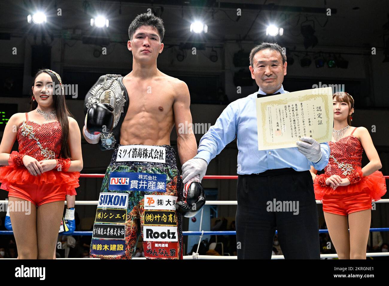 Tokyo, Japan. 17th Nov, 2022. Shu Utsuki won the Japanese light weight boxing title bout at ...