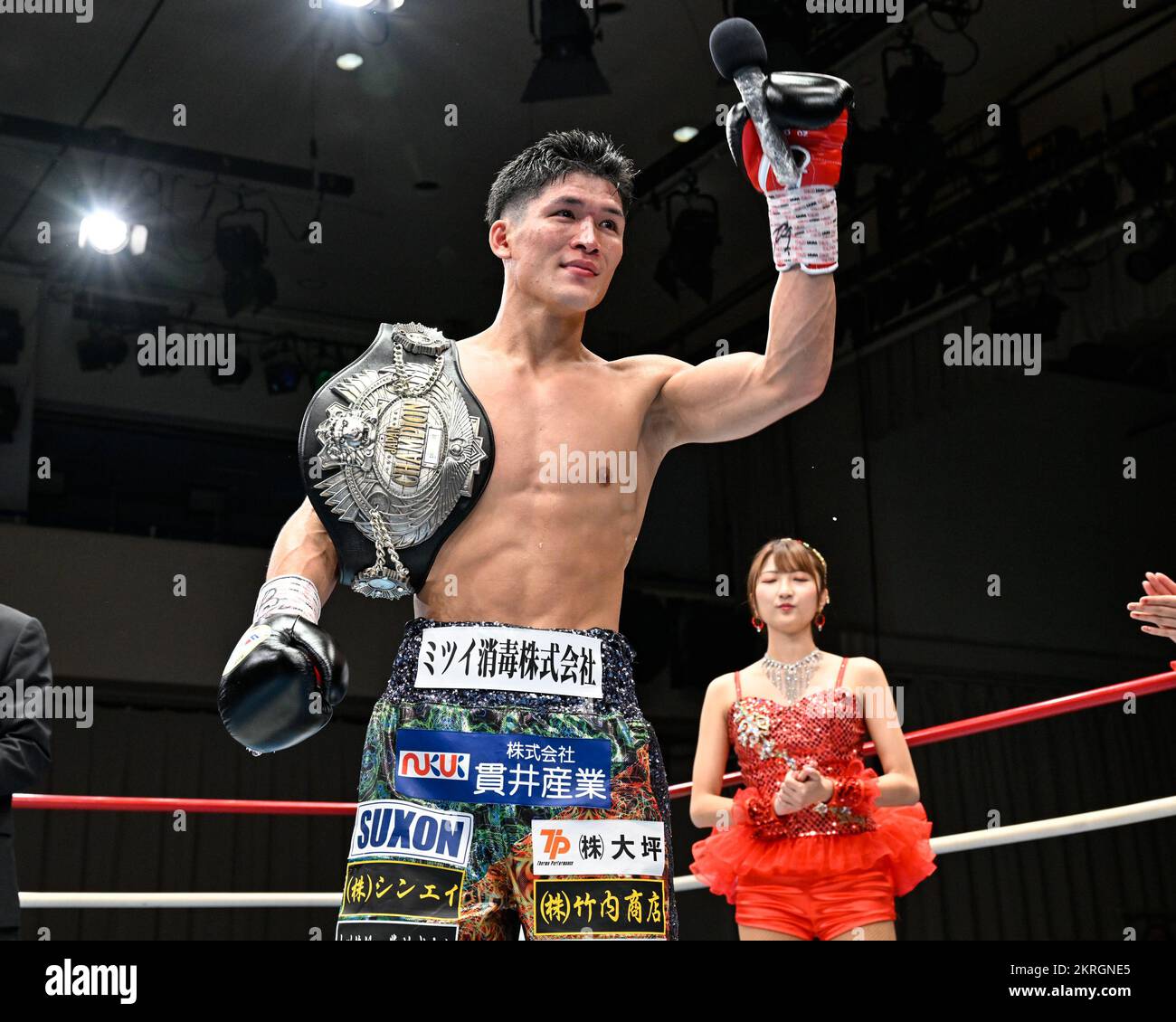 Tokyo, Japan. 17th Nov, 2022. Shu Utsuki won the Japanese light weight boxing title bout at ...