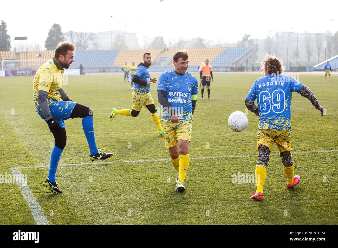 Non Exclusive: UZHHOROD, UKRAINE - NOVEMBER 27, 2022 - The teams of ...