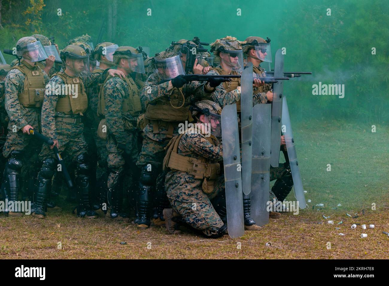 U.S. Marines with the Battalion Landing Team, 1st Battalion, 6th Marine ...