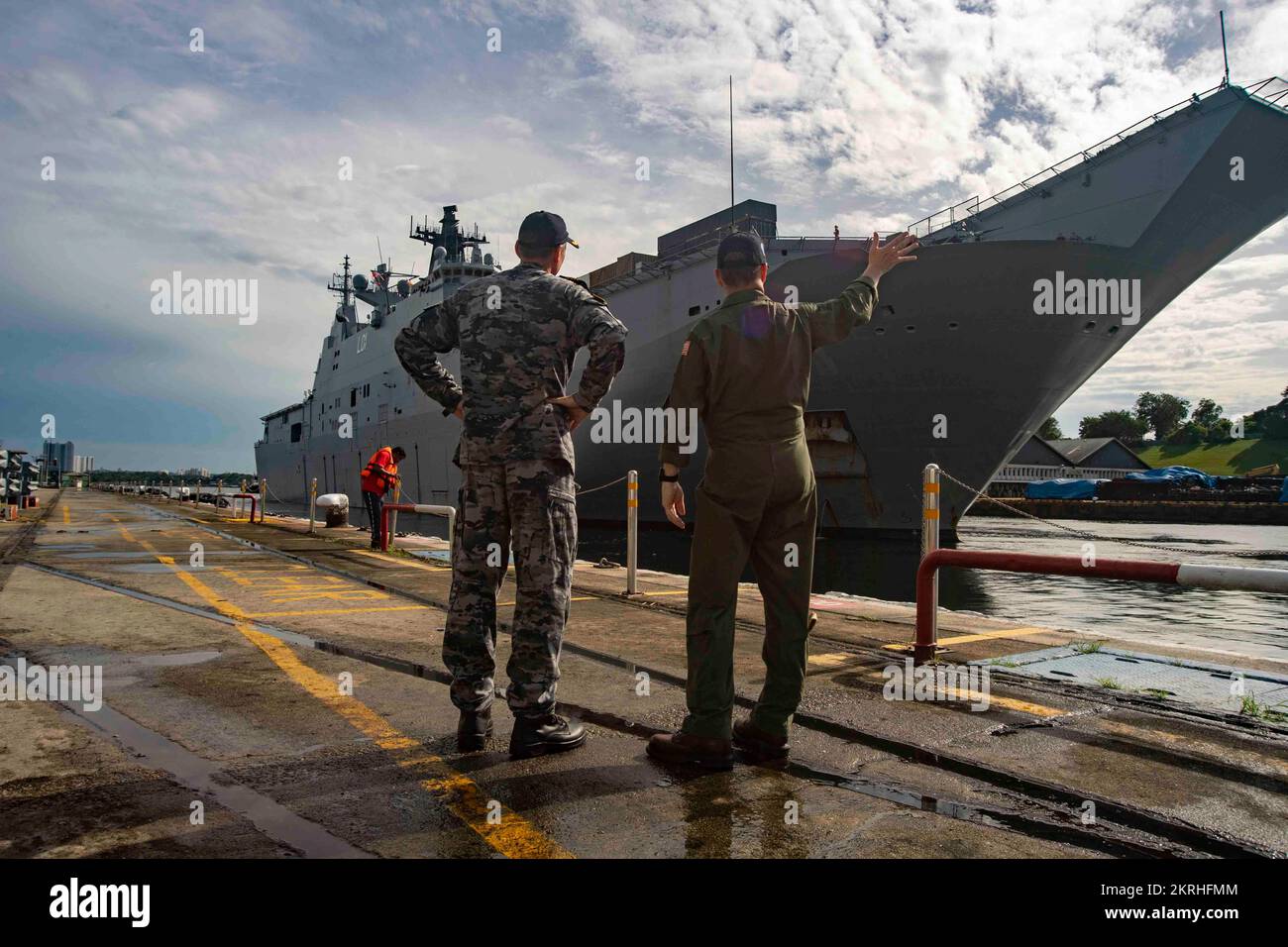 221118-N-JC800-0076 SINGAPORE (Nov. 18, 2022) - (From Left) Royal ...
