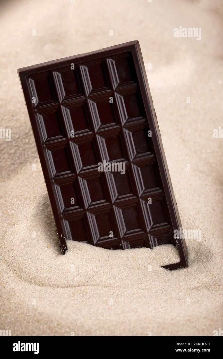 bar of dark chocolate lies in sugar, chocolate abuse and addiction ...