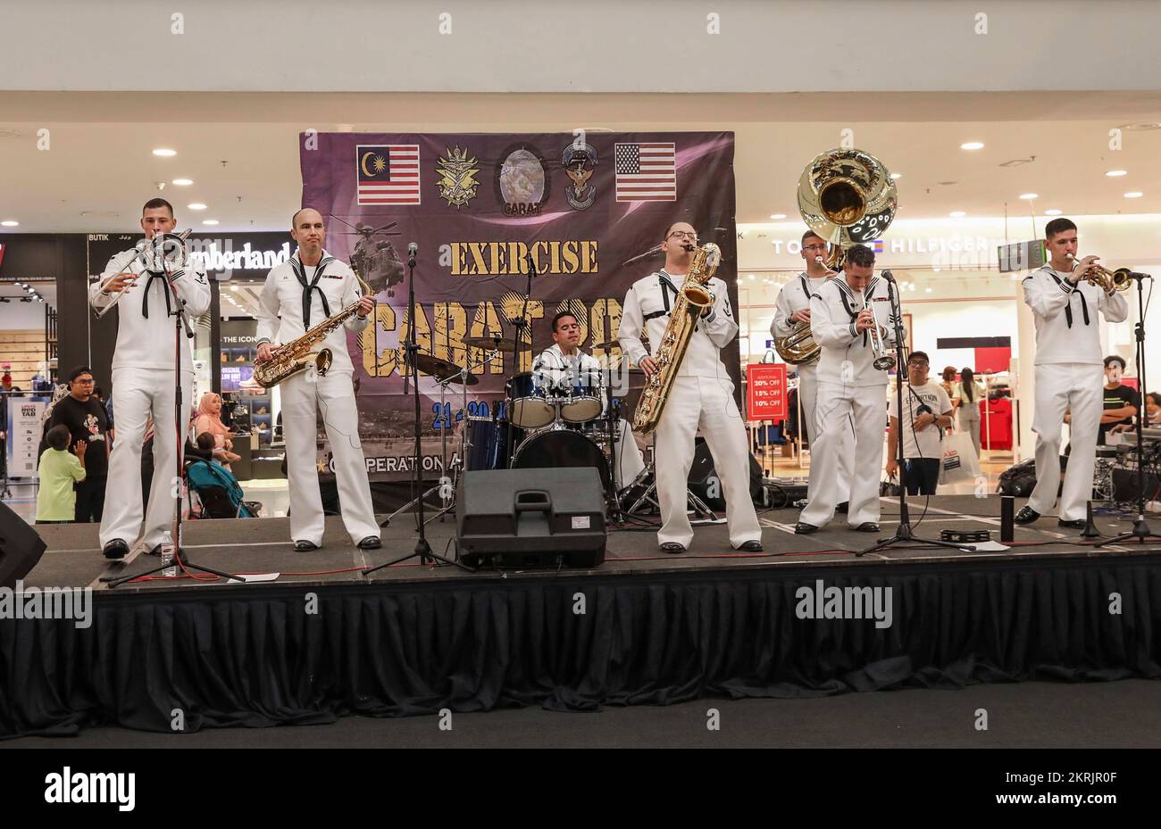 221120-N-FO714-1016 KUANTAN, Malaysia (Nov. 20, 2022) The U.S. 7th ...