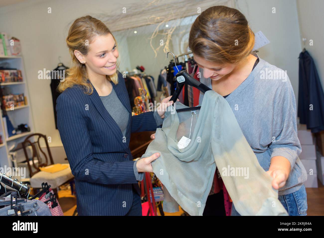 woman fitting a blouse in the boutique Stock Photo - Alamy
