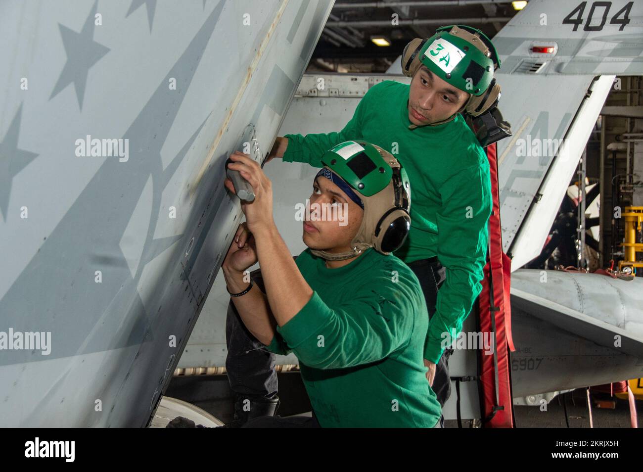 221121-N-RQ159-1042 PHILIPPINE SEA (Nov. 21, 2022) Aviation Machinist’s ...