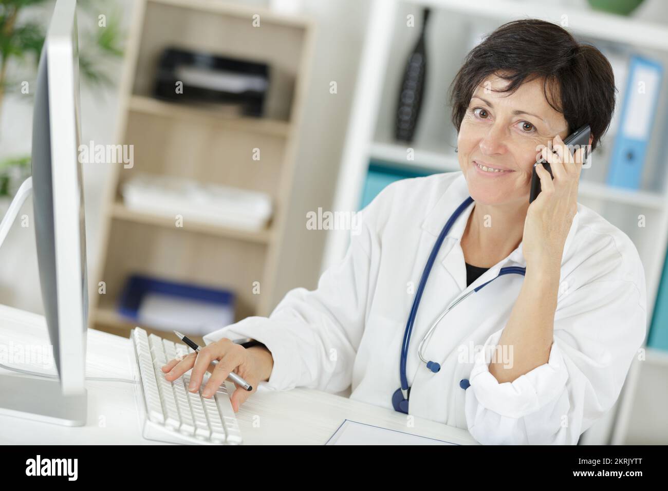 Thai doctor smile hi-res stock photography and images - Alamy