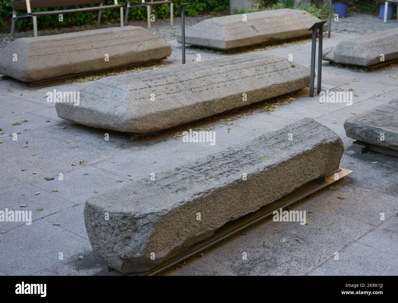 Tombs tombstone hi-res stock photography and images - Alamy