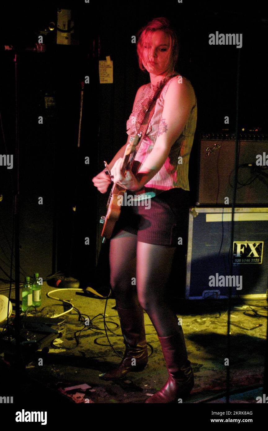 ROGERS SiSTERS, YOUNG, CONCERT, 2006: Jennifer Rogers, vocalist and ...