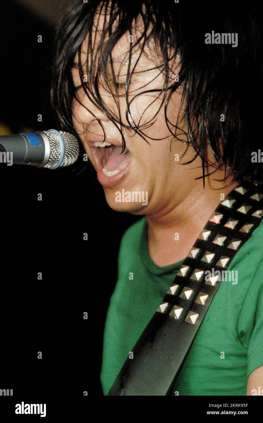 ROGERS SiSTERS, YOUNG, CONCERT, 2006: Miyuki Furtado, vocalist and bass ...