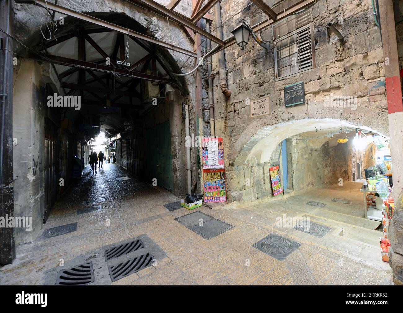 Walking on the ancient Muslim quarter in the old city of Jerusalem ...