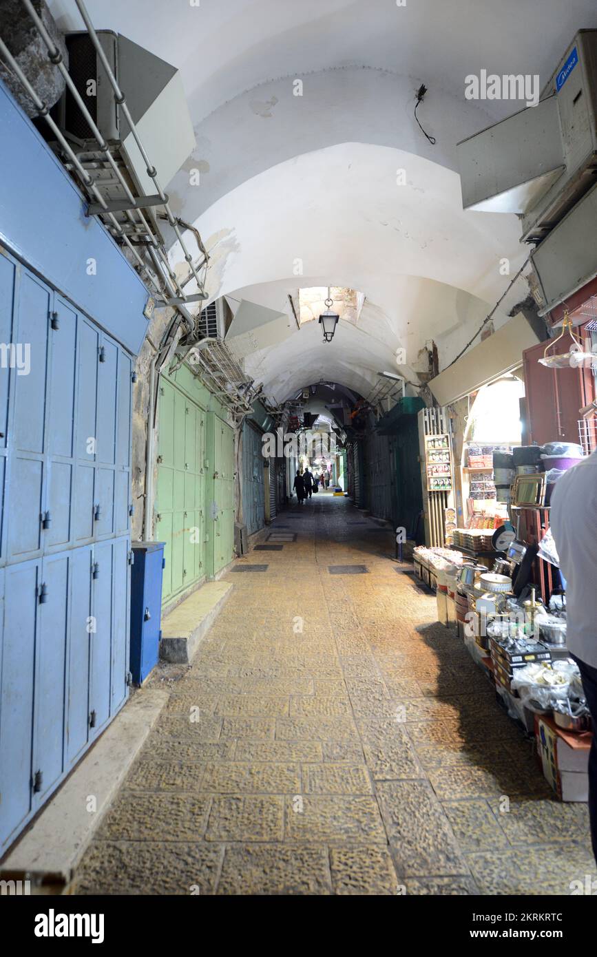 Walking on the ancient Muslim quarter in the old city of Jerusalem ...