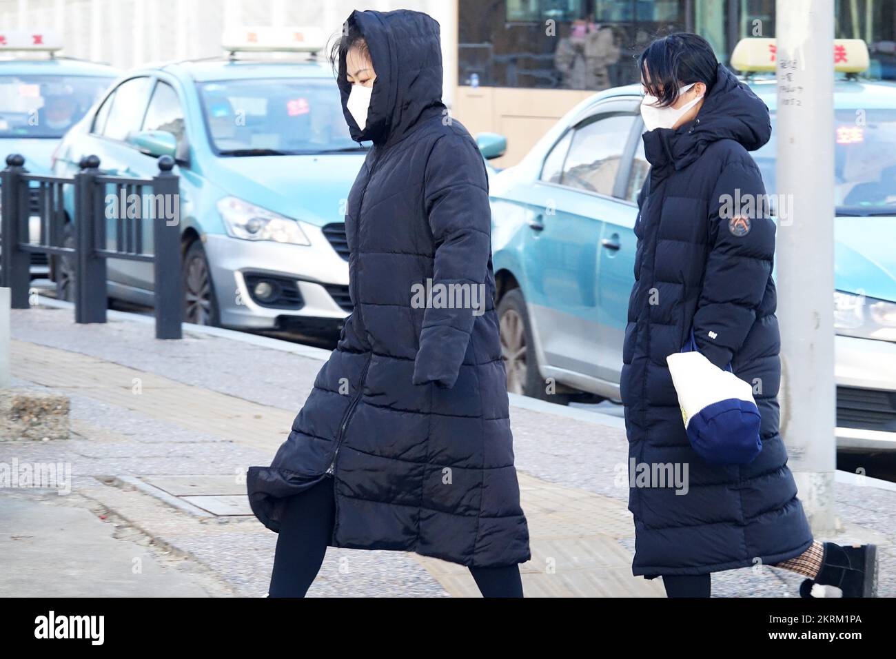 People bundle up in cold weather in Dalian City, northeast China's ...