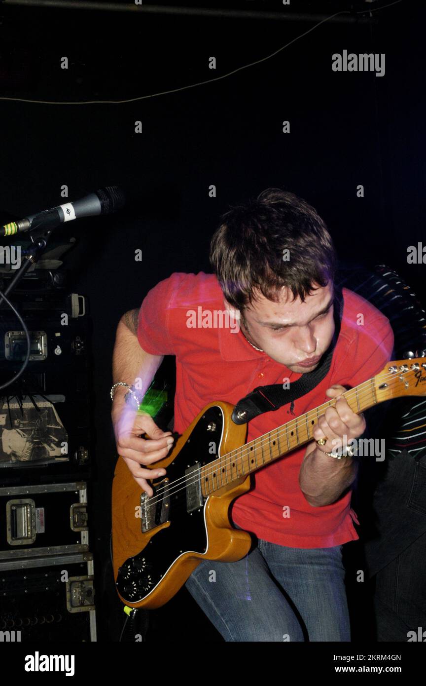 SAMUEL PRESTON, THE ORDINARY BOYS, 2004: A young Samuel Preston in red ...