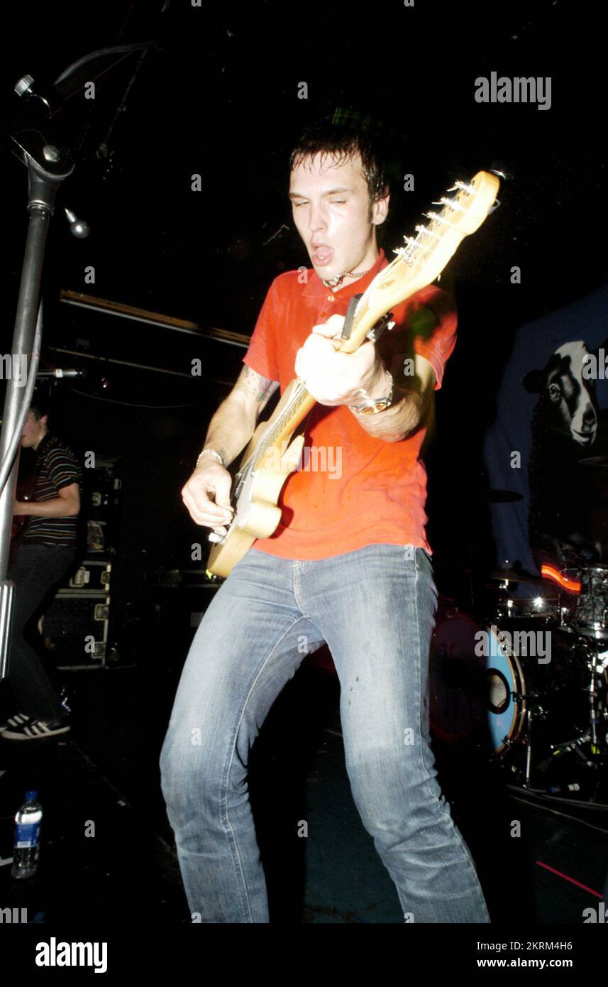 SAMUEL PRESTON, THE ORDINARY BOYS, 2004: A young Samuel Preston in red ...