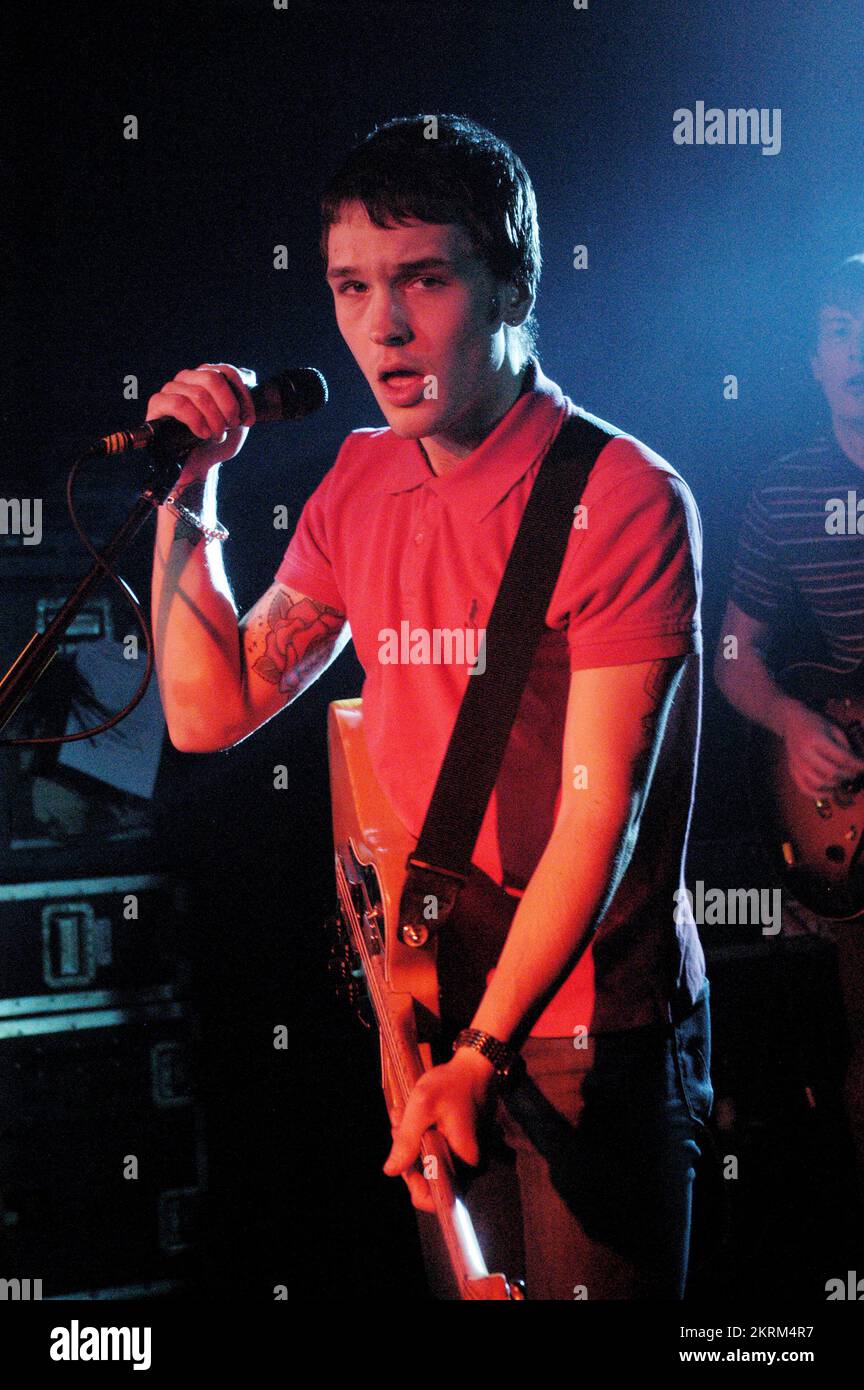 SAMUEL PRESTON, THE ORDINARY BOYS, 2004: A young Samuel Preston in red ...