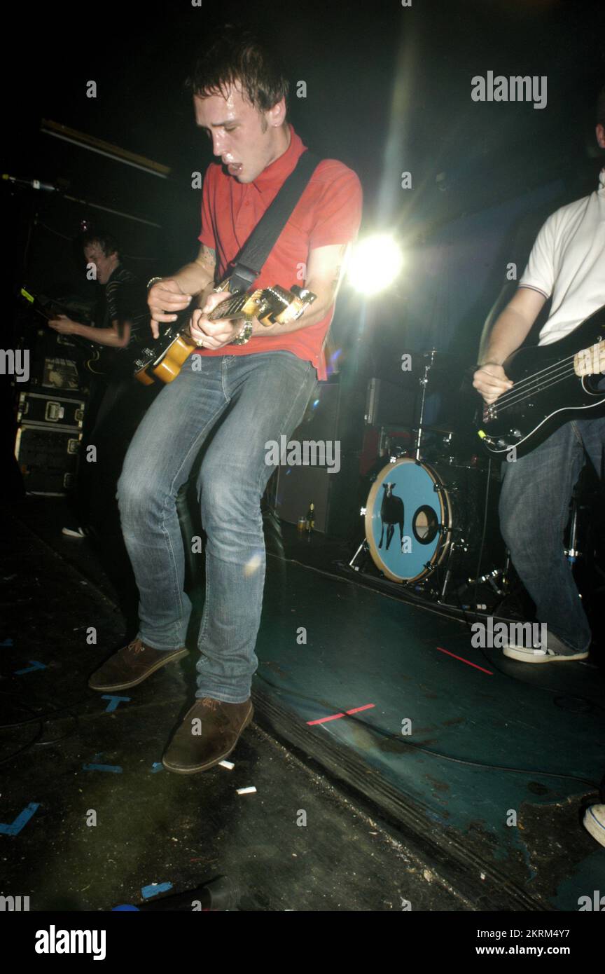 SAMUEL PRESTON, THE ORDINARY BOYS, 2004: A young Samuel Preston in red ...