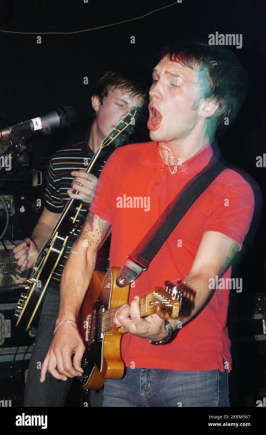 SAMUEL PRESTON, THE ORDINARY BOYS, 2004: A young Samuel Preston in red ...