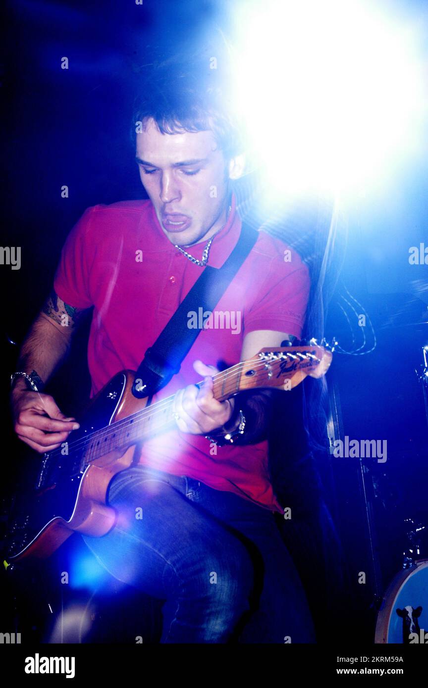 SAMUEL PRESTON, THE ORDINARY BOYS, 2004: A young Samuel Preston in red ...