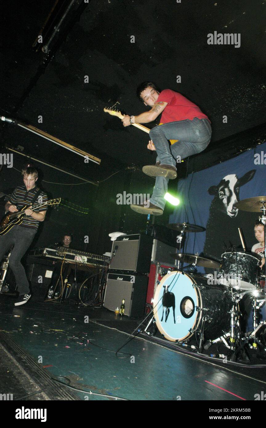 SAMUEL PRESTON, THE ORDINARY BOYS, 2004: A young Samuel Preston in red ...