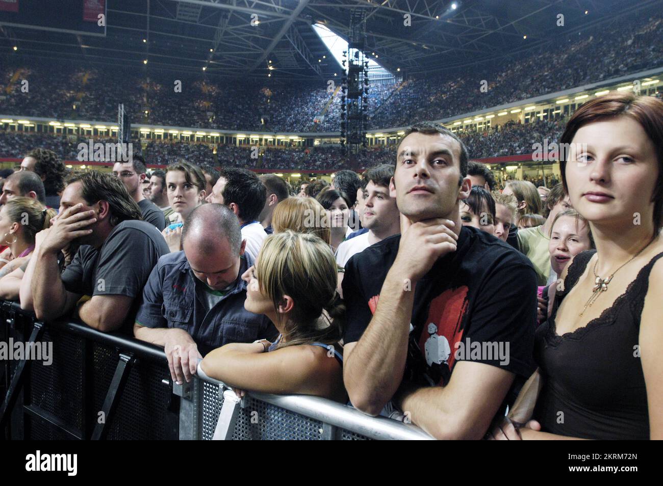Principality stadium crowd hi-res stock photography and images - Alamy