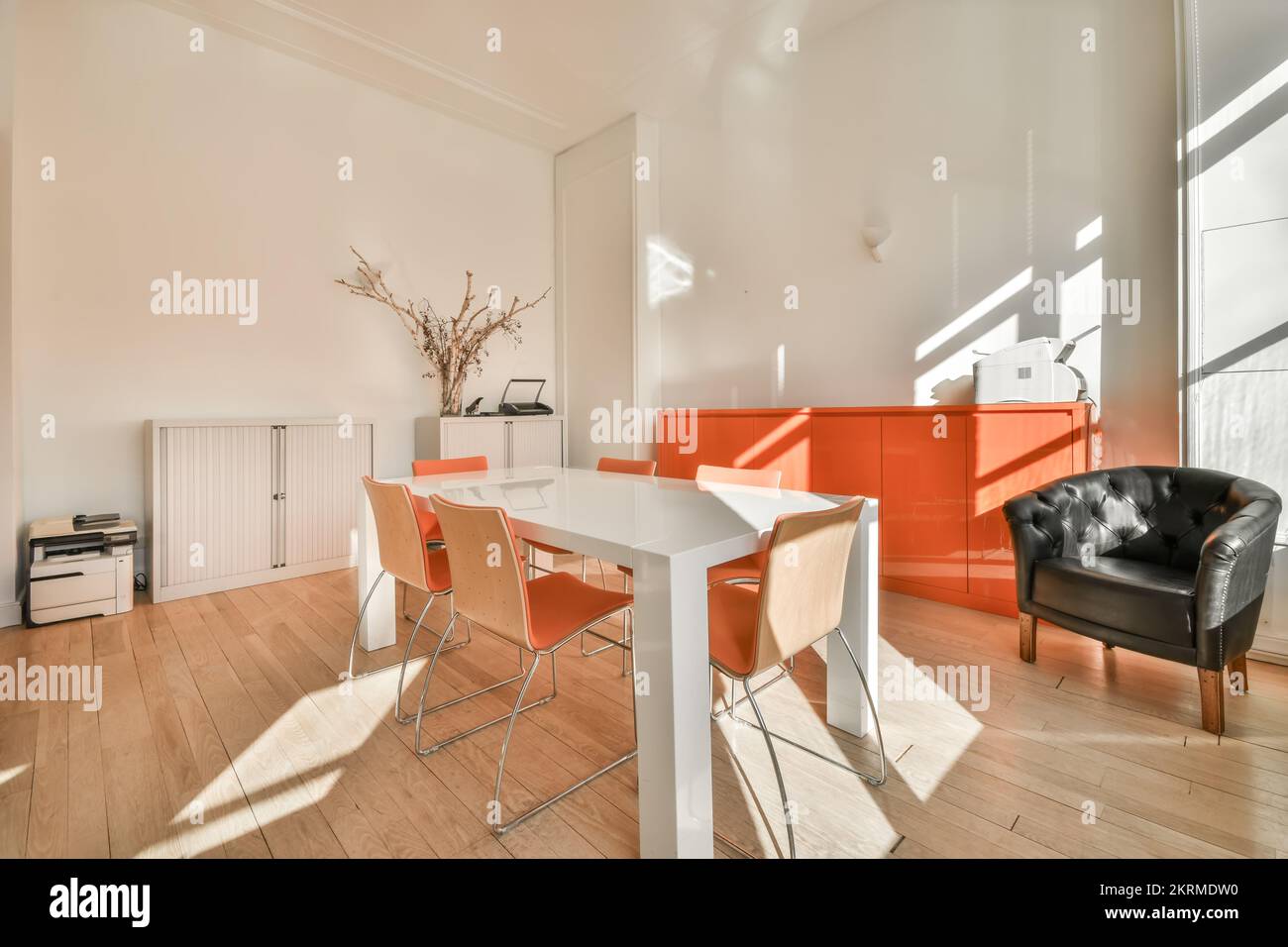 Bright empty conference room with table and chairs Stock Photo - Alamy