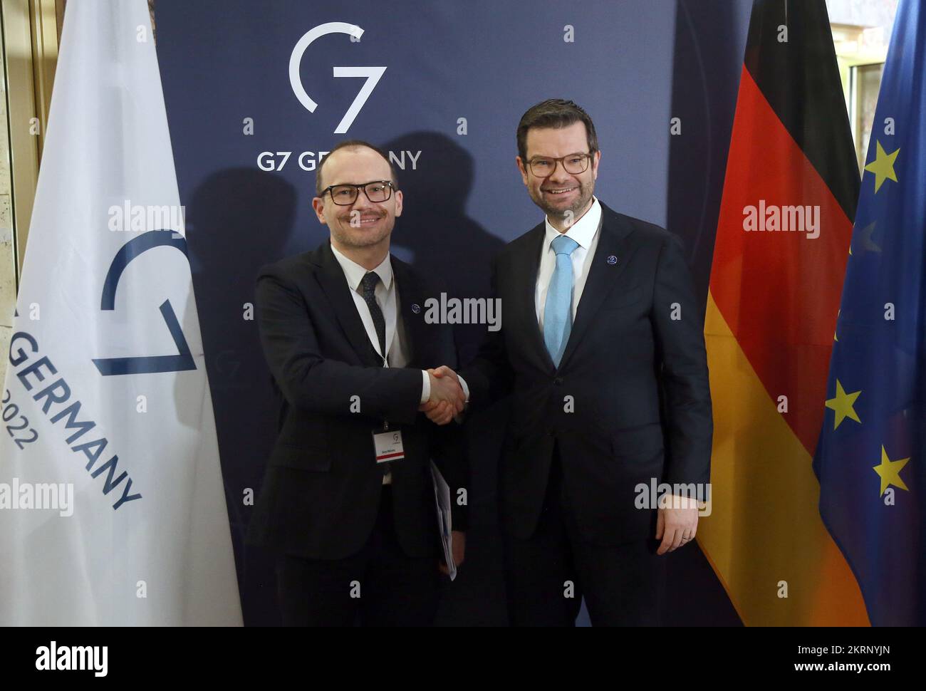 Berlin, Germany. 29th Nov, 2022. Marco Buschmann (FDP, r), Federal ...