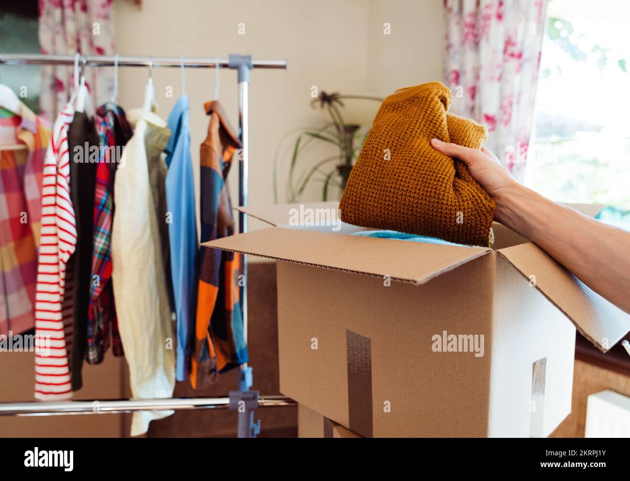 Second hand clothes online hi-res stock photography and images - Alamy