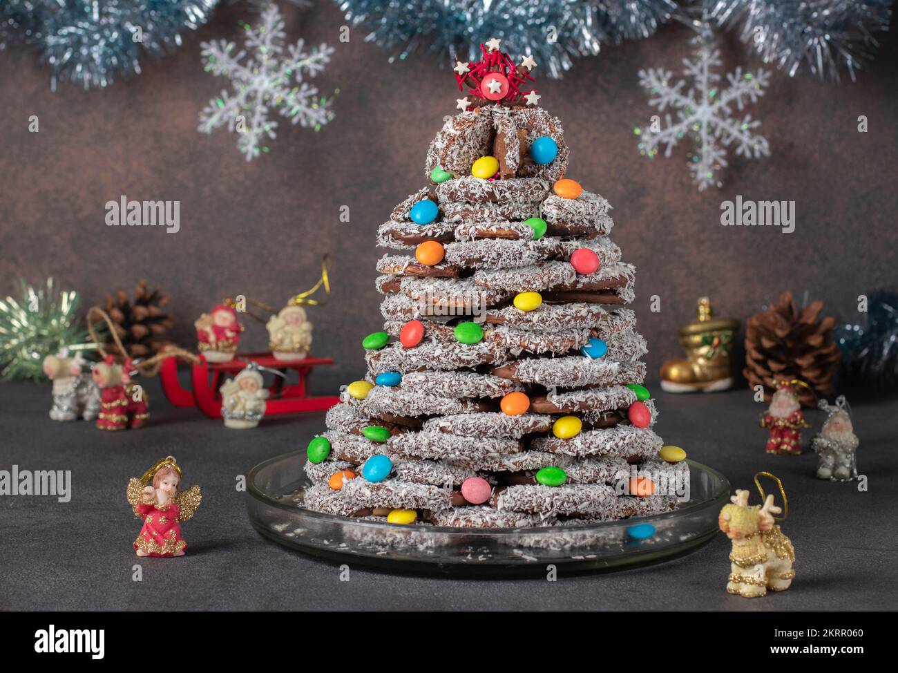 DIY edible Christmas tree made of cookies, chocolate and coconut flakes ...