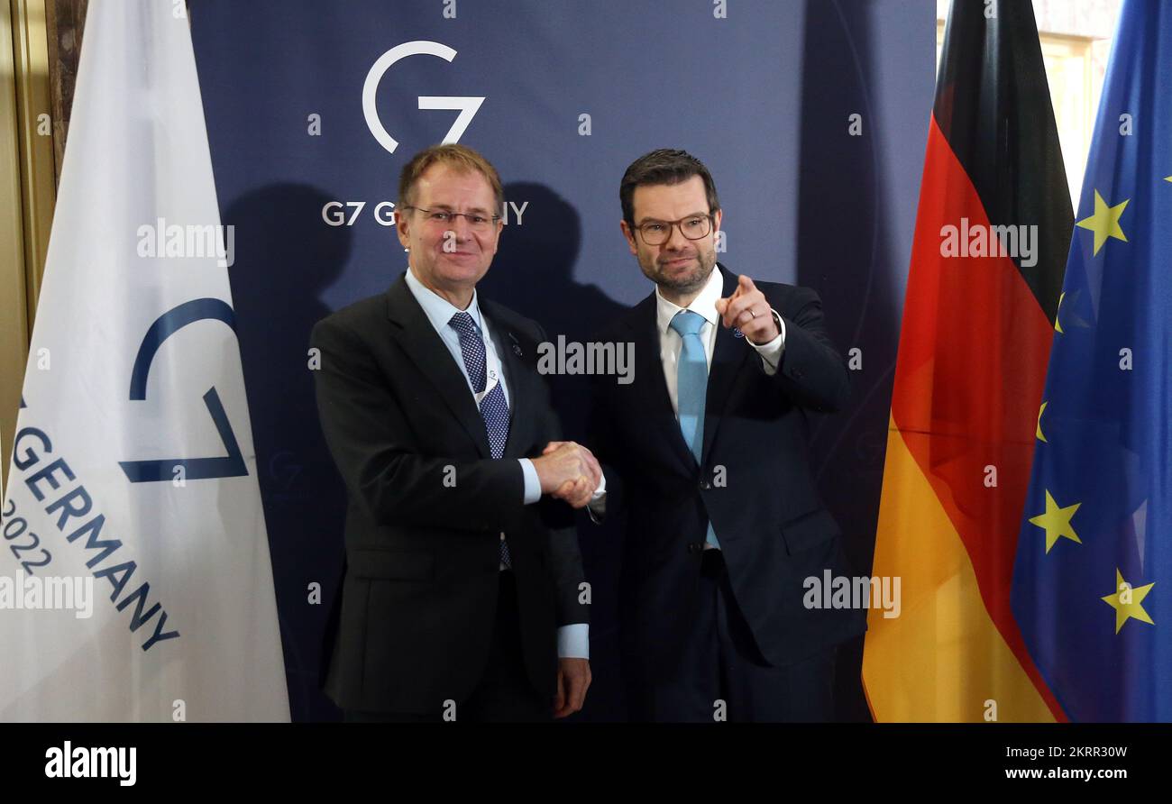 Berlin, Germany. 29th Nov, 2022. Marco Buschmann (FDP, r), Federal ...