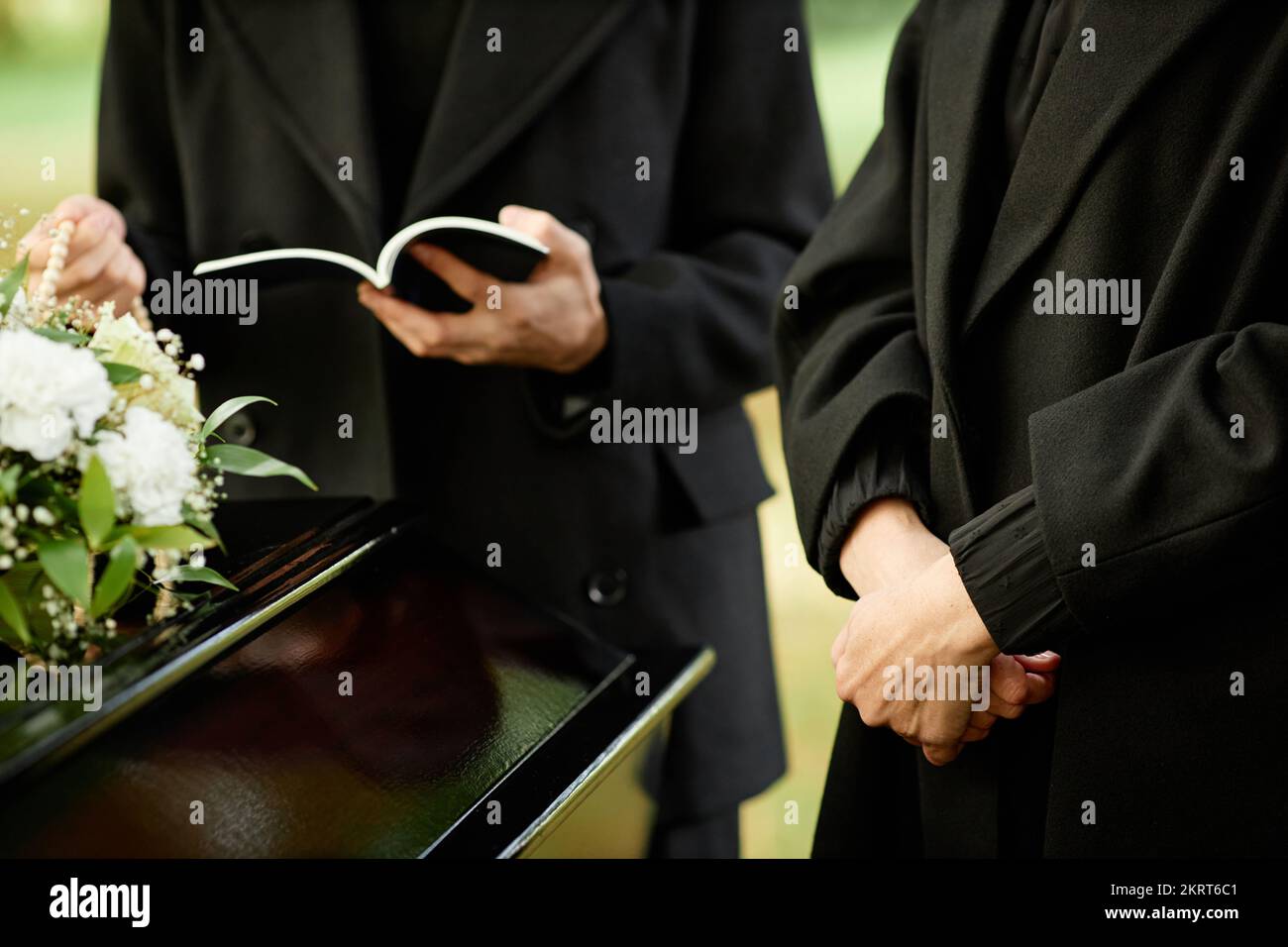 Funeral flower hand close up hi-res stock photography and images - Alamy