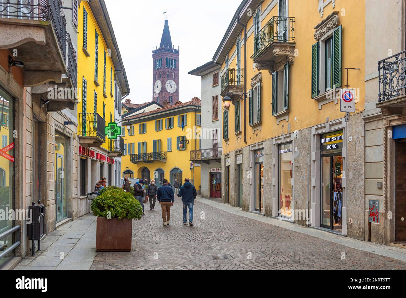 roma street, treviglio, italy Stock Photo - Alamy