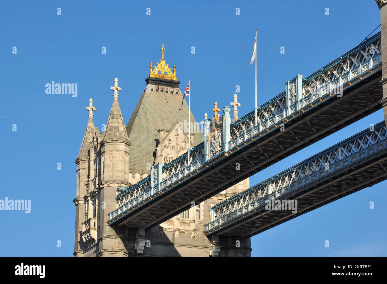 Thames river landmarks hi-res stock photography and images - Alamy