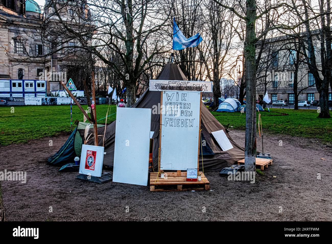 Freedom Camp Anti-War protest, am Lustgarten, Mitte, Berlin, Germany ...