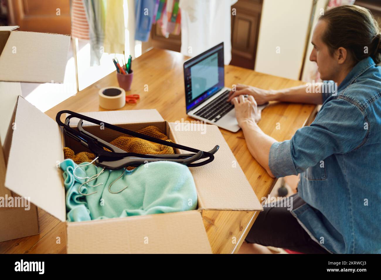 Clothes rental hi-res stock photography and images - Alamy