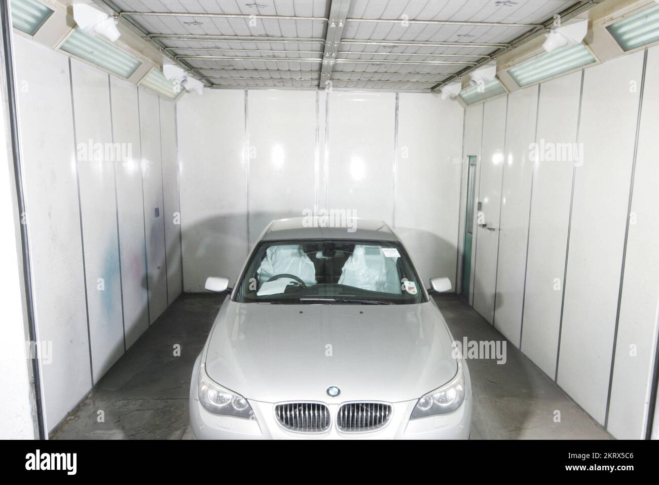 Atomized paint hi-res stock photography and images - Alamy