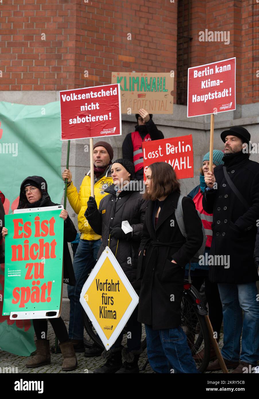 Berlin, Germany. 29th Nov, 2022. With banners, signs and loud chants ...